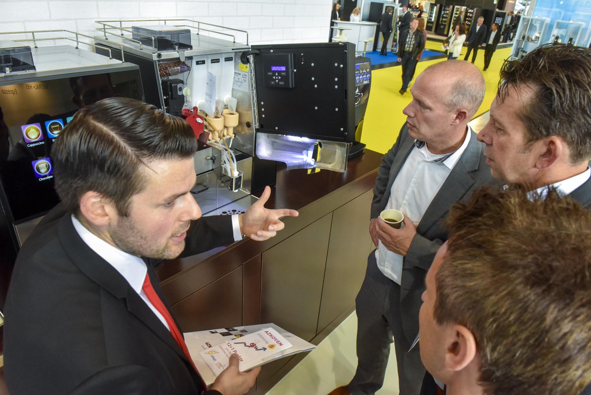 Azkoyen представляет новые компактные кофемашины Vitro S1 и Vitro S5